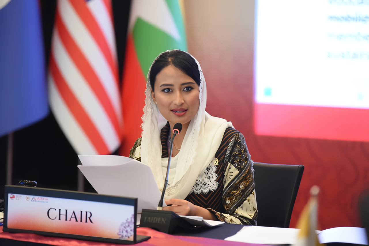 Kartinimedia.id - Profil Dyah Roro Esti Widya Putri Calon Wamen Termuda ...